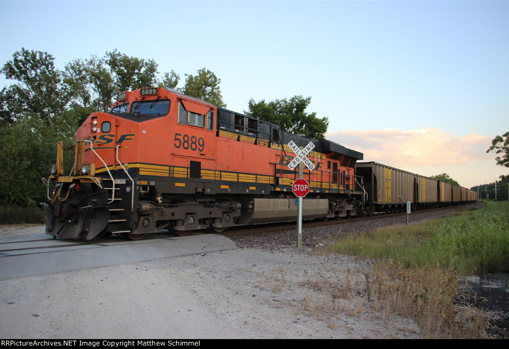 BNSF 5889 - DPU